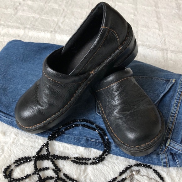 boc | Shoes | 7 Boc Black Clogs 2 Inch Heel Brown Stitching | Poshmark